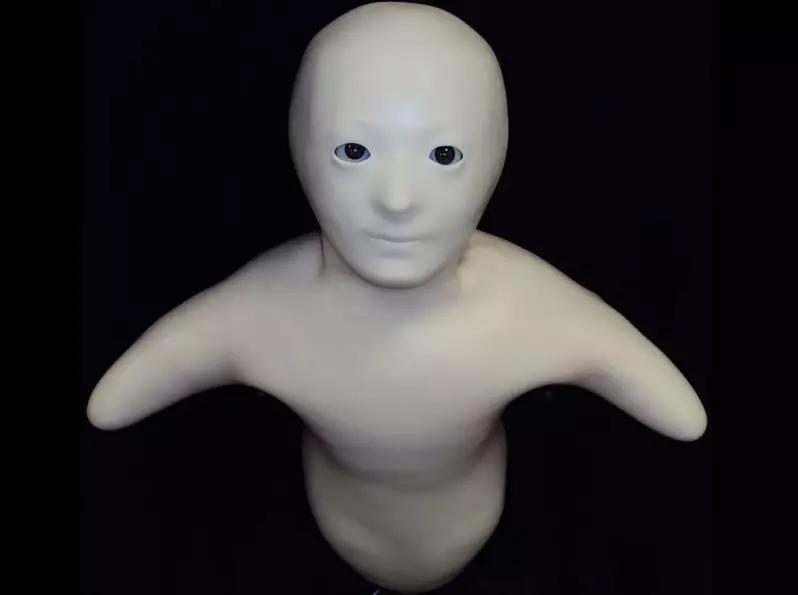 日本做出一个没有脸的机器人宝宝！_中国机器人网
