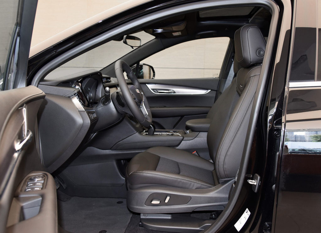 凯迪拉克真拼了！一脚油241匹+9AT+四驱，比X3舒适-搜狐大视野-搜狐新闻