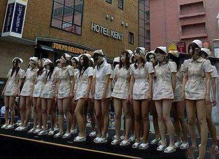 日本著名的“SM”餐厅，服务员温柔体贴，还提供最特别的服务_顾客