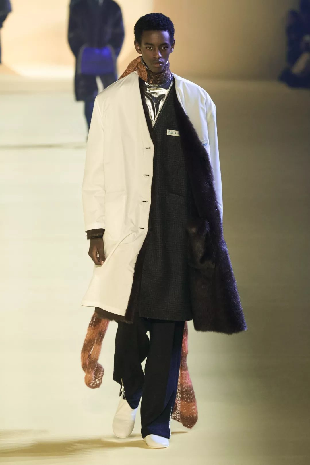 Raf Simons Fall 2020 Menswear，假想David Bowie火星上的生活_人类