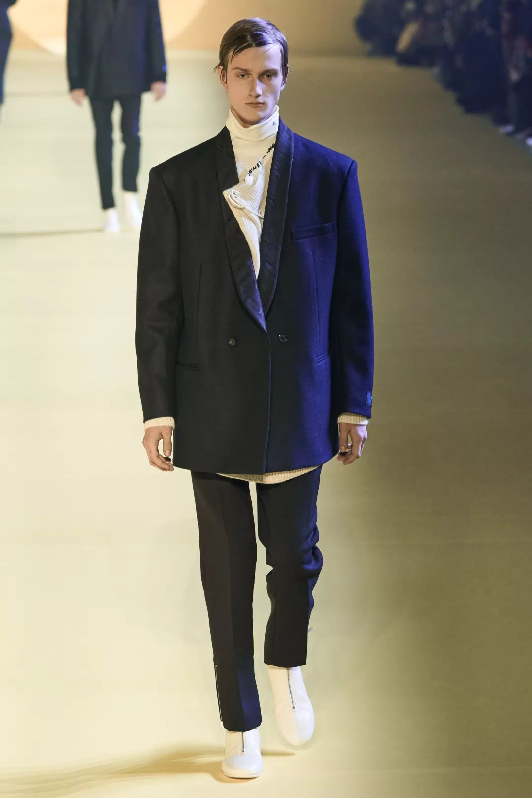 Raf Simons Fall 2020 Menswear，假想David Bowie火星上的生活_人类
