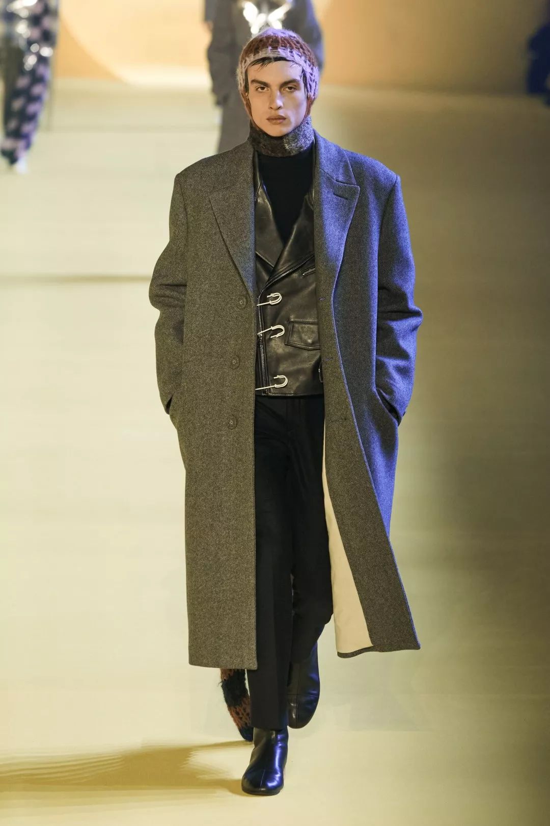 Raf Simons Fall 2020 Menswear，假想David Bowie火星上的生活_人类