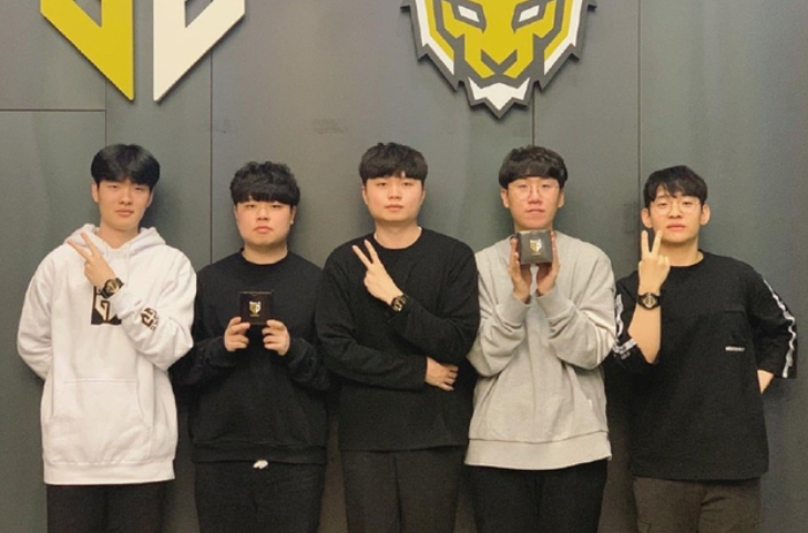 Ruler谈来LPL的感受：印象最深的战队是RNG，这人很强现在更强了_选手