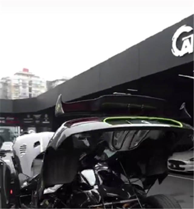 4680万柯尼塞格，全车碳纤维，国内仅1台，车主是某集团老总儿子_搜狐汽车_搜狐网