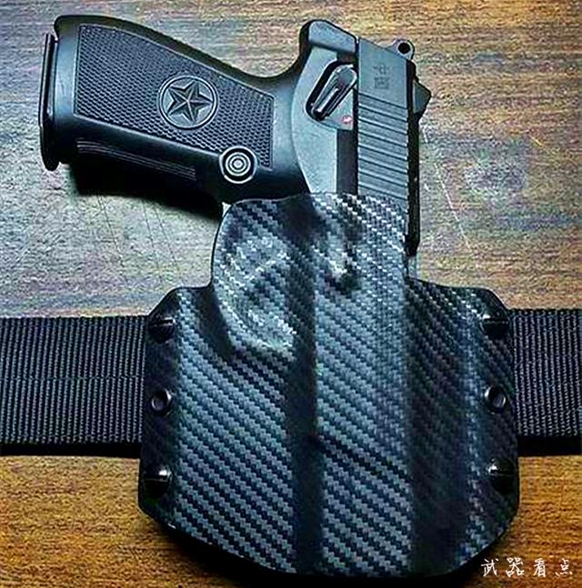 军事丨外贸型CF98手枪，在国外美观耐用，从容地打上几十发-搜狐大视野-搜狐新闻