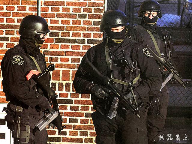 军事丨德国MP5/10毫米口径冲锋枪，性能优越，具有极高的知名度-搜狐大视野-搜狐新闻