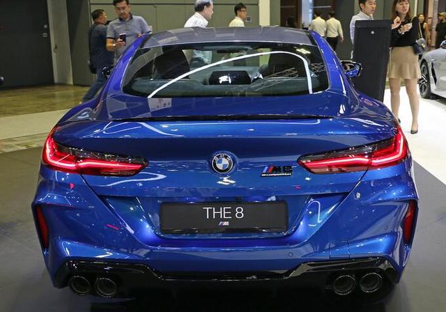 最强宝马M8实车亮相，4.4升8缸动力，零百加速3.3秒，比A7帅气_搜狐汽车_搜狐网