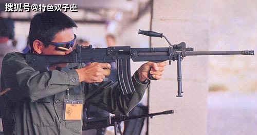 Ultimax 100轻机枪_重量