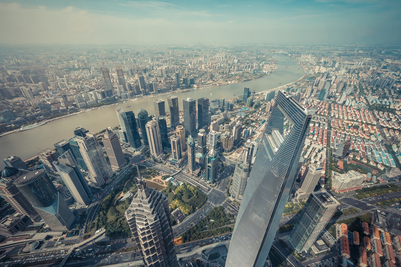 陆家嘴位于上海市浦东的黄浦江畔，中国最具影响力的金融中心之一-搜狐大视野-搜狐新闻