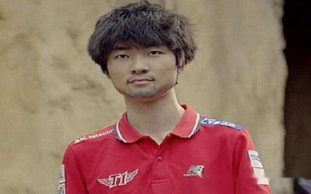 把faker职业生涯倒放，从四强到决赛，再到三连冠，曲折励志小说_巅峰