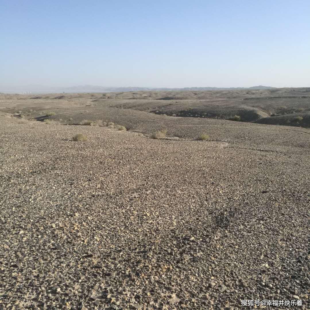 戈壁滩，有点像月球表面似的-搜狐大视野-搜狐新闻