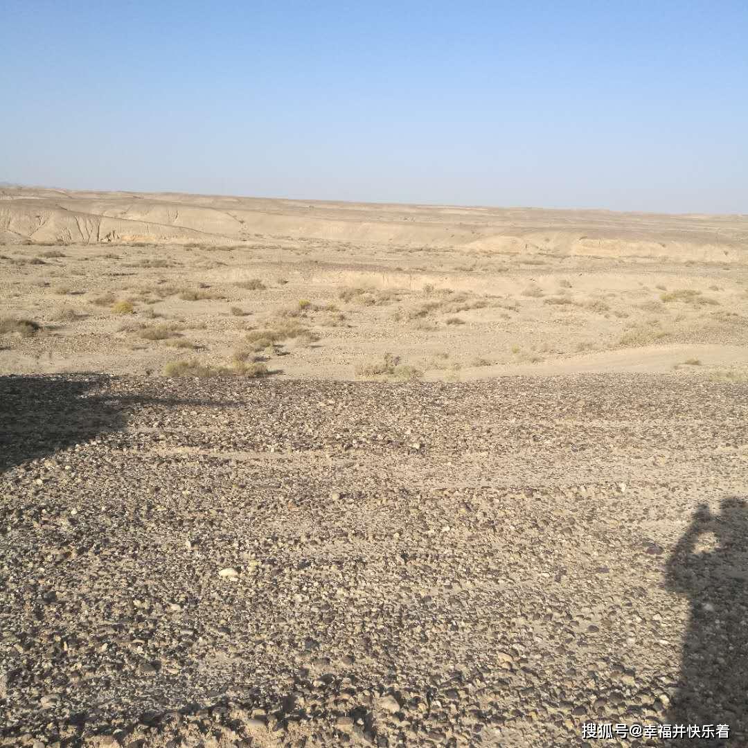 戈壁滩，有点像月球表面似的-搜狐大视野-搜狐新闻