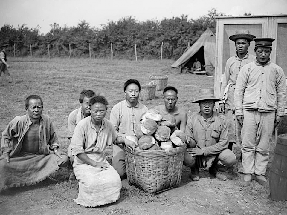 老照片：1918年欧洲战场上的中国劳工-搜狐大视野-搜狐新闻