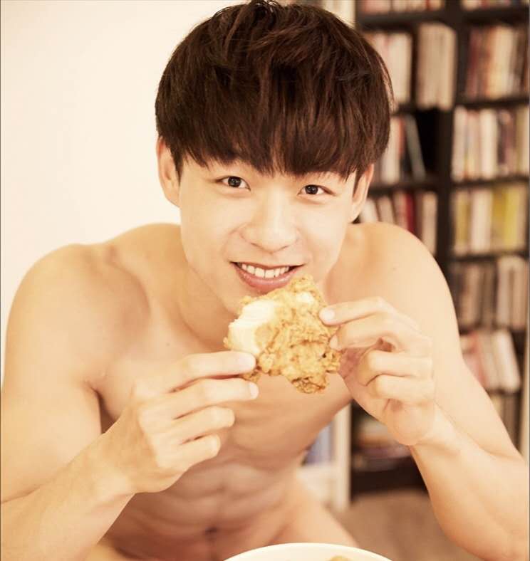 台湾治愈清秀肌肉游泳教练初恋男友Yilianboy写真-搜狐大视野-搜狐新闻