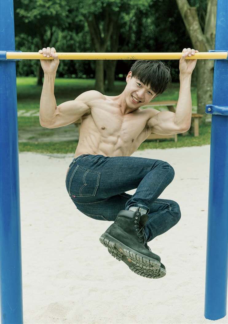 台湾治愈清秀肌肉游泳教练初恋男友Yilianboy写真-搜狐大视野-搜狐新闻