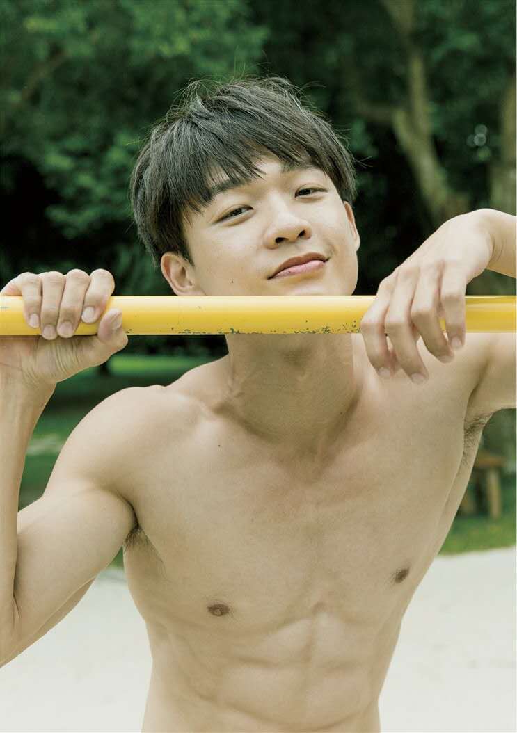 台湾治愈清秀肌肉游泳教练初恋男友Yilianboy写真-搜狐大视野-搜狐新闻