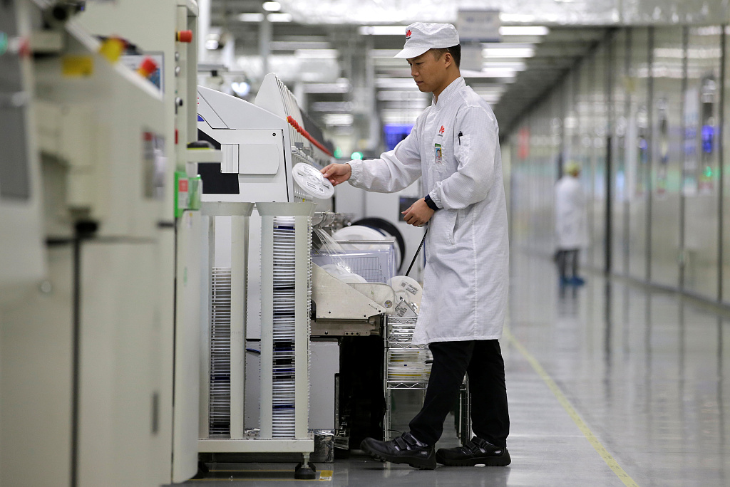 手机行业突围2020：代工厂高返费招工，华为、苹果、OPPO门店过半开业_疫情