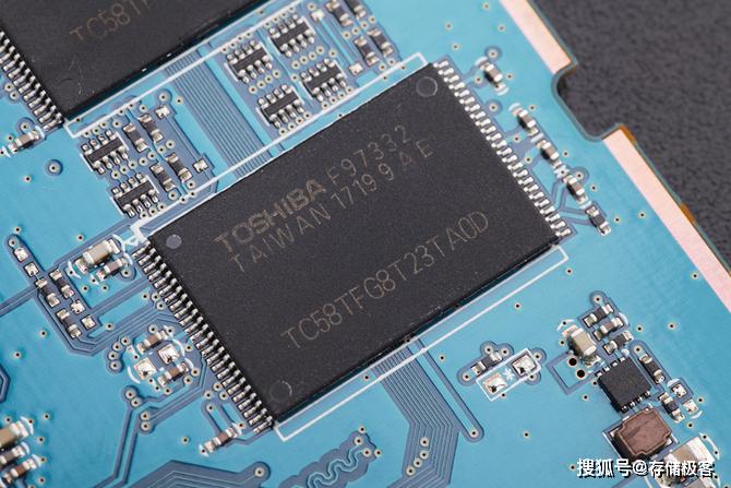 电脑手机都用它：一文读懂DRAM、SRAM和Flash原理_数据