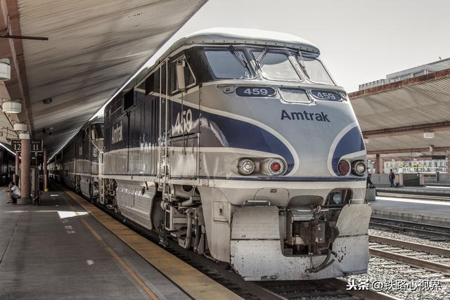 F59PHI型内燃机车：北美洲最常见的客运机车之一，诞生于1994年-搜狐大视野-搜狐新闻