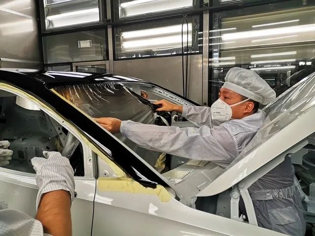 VW416车型首台黑顶车下线_搜狐汽车_搜狐网