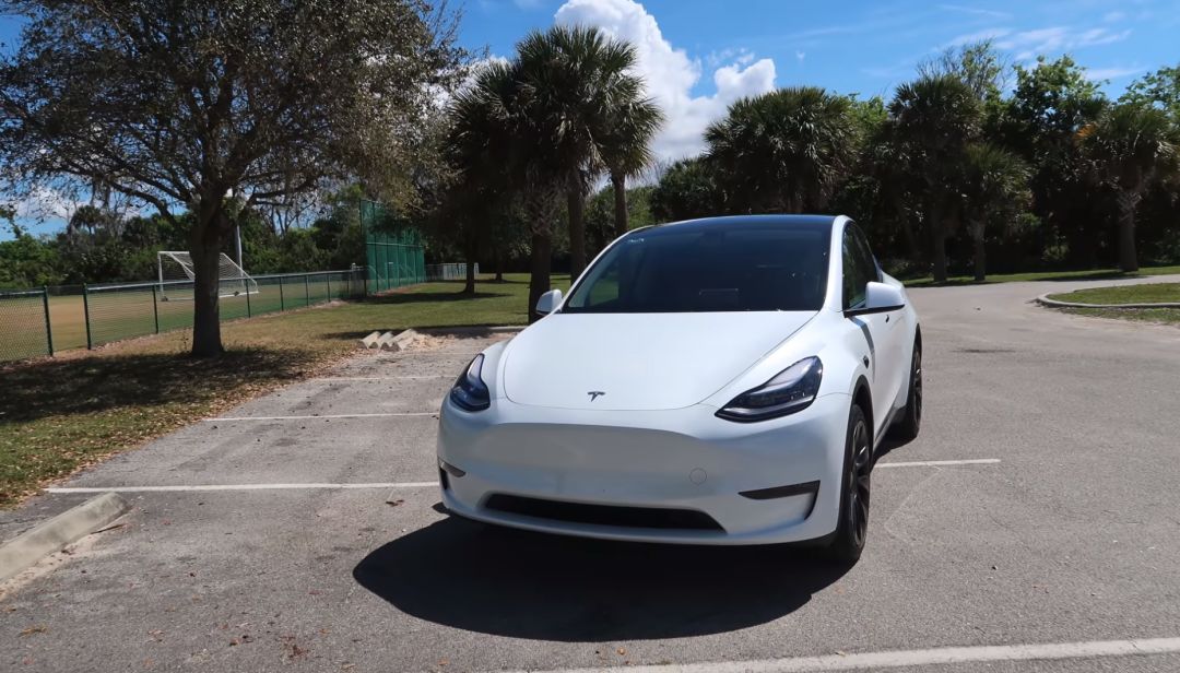 特斯拉Model Y首发评测视频：「It's perfect for me」？_Raj