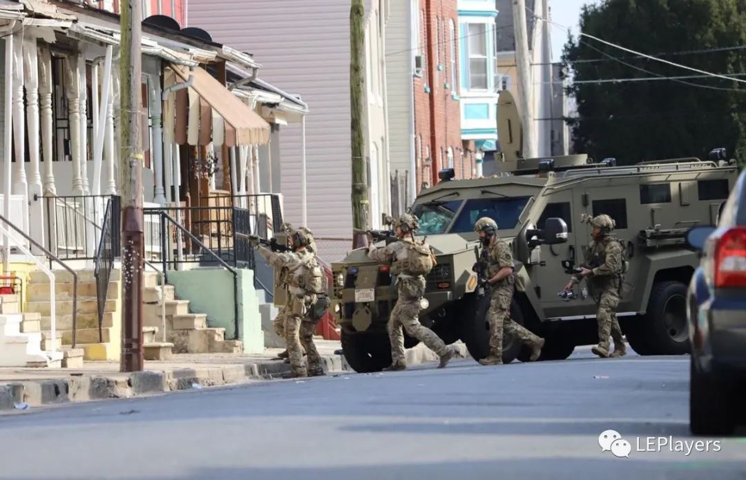 2020宾夕法尼亚州雷丁市警匪对峙 看FBI HRT最新装备_Exfil