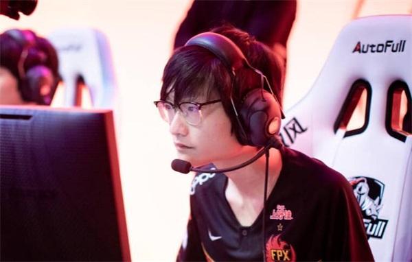 FPX与RNG焦点对决 XLB野区大战Tian_队伍