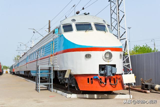 ER200型电力动车组：前苏联高速铁路列车，时速可达200公里每小时-搜狐大视野-搜狐新闻