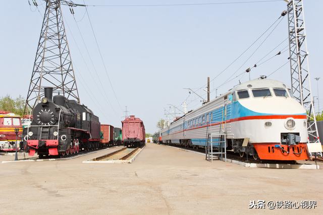 ER200型电力动车组：前苏联高速铁路列车，时速可达200公里每小时-搜狐大视野-搜狐新闻