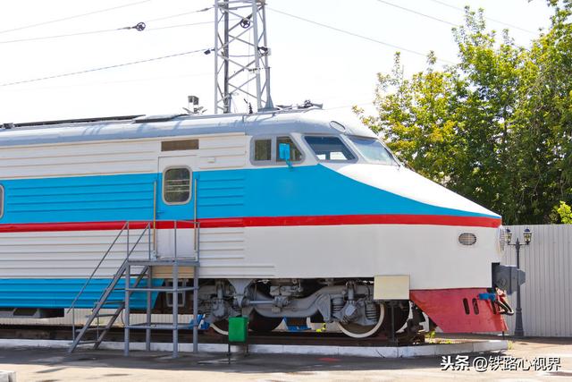 ER200型电力动车组：前苏联高速铁路列车，时速可达200公里每小时-搜狐大视野-搜狐新闻
