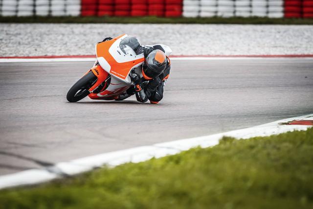 测试中的 KTM RC4R 赛车_搜狐汽车_搜狐网