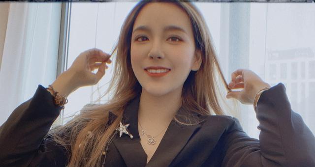 LPL解说rita刚赢电竞女神称号，就奖励自己换个搭档？姿态别哭！_节目