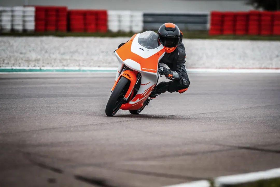 测试中的 KTM RC4R 赛车_搜狐汽车_搜狐网