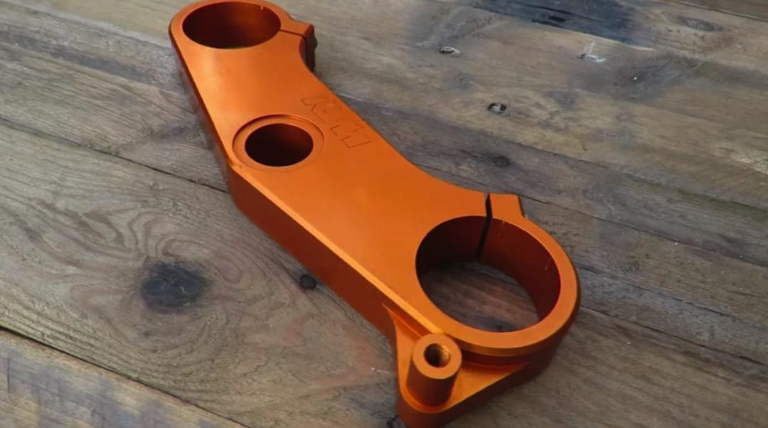 KTM单摇臂的RC1290超跑见过没？这台改装超跑还计划准备量产了_搜狐汽车_搜狐网