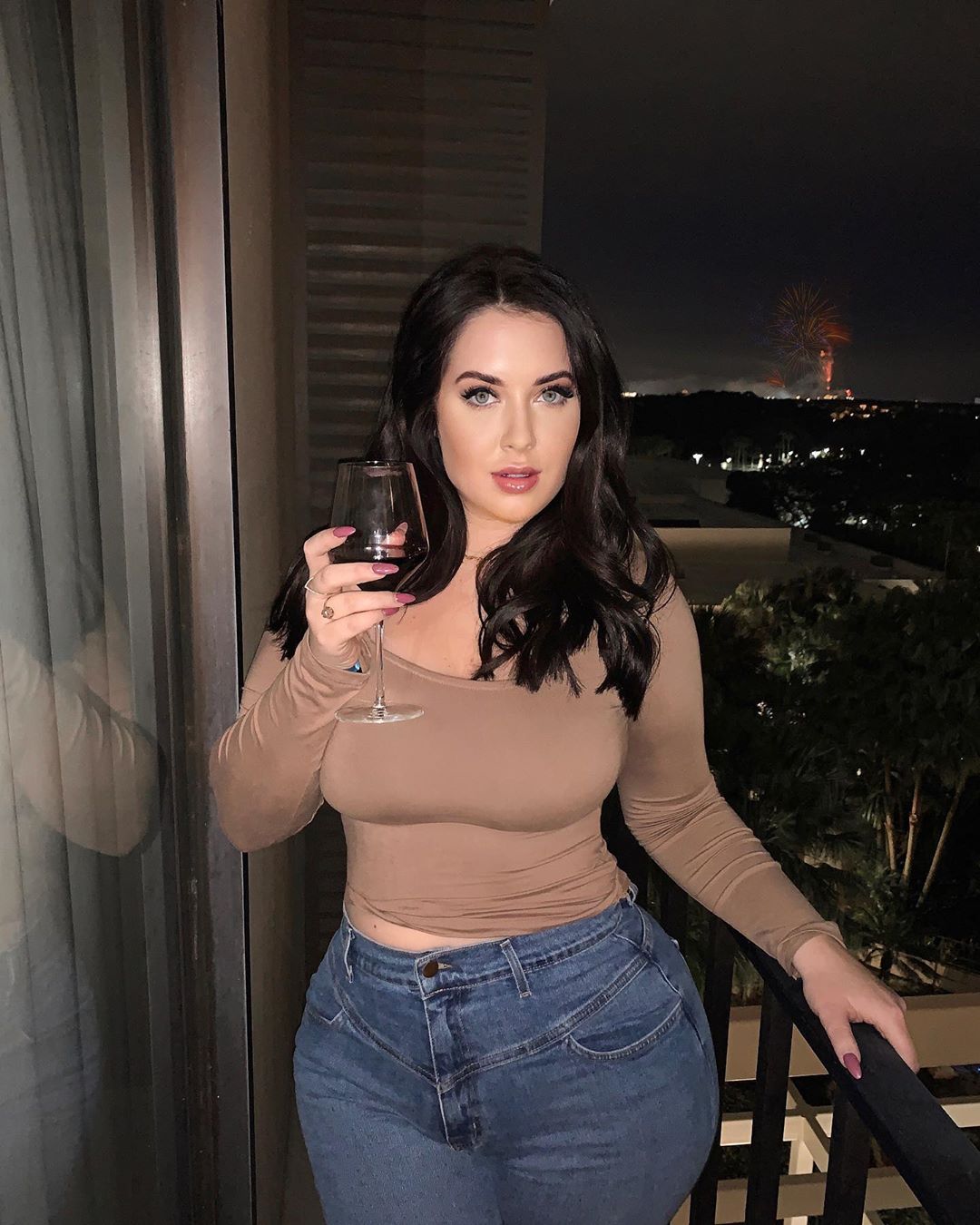 一位非常特别的网红Holly Luyah，一张照片一天获得4万点赞_网友