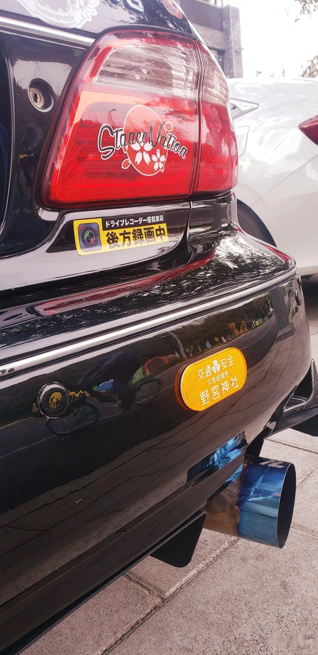 JDM元素满满的日产风度A33，痛车设计师的座驾是什么样子？_搜狐汽车_搜狐网