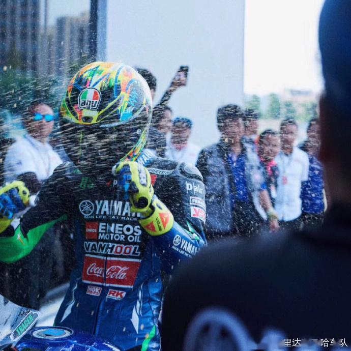 车队正式官宣！85号赛车手王一博确定参加2020赛季！-搜狐大视野-搜狐新闻