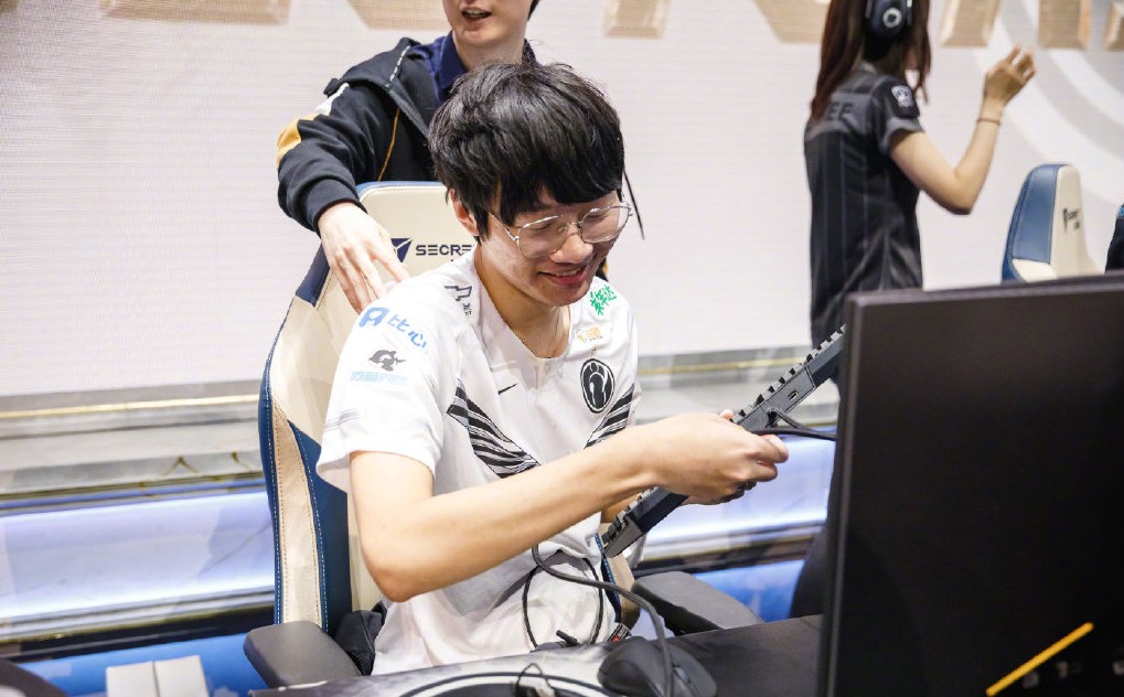 Ning 直播谈 Rank 分高低无法证明实力强悍，LPL 打野除了他只有两位强者！_中单