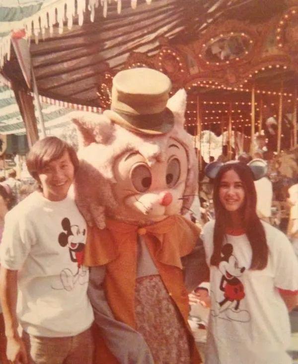 【专一歌神】18岁每日写一封情书俘虏芳心 许冠杰夫妇甜蜜相恋半世纪三代同堂_Sam