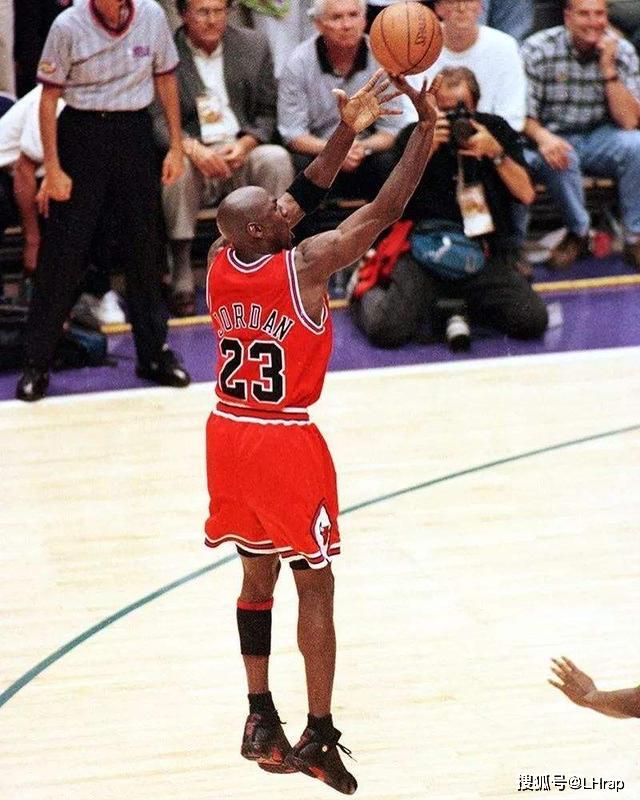 AJ14的和法拉利有什么渊源？设计灵感来自乔丹最喜欢的车？_搜狐汽车_搜狐网