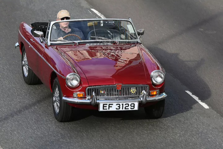 当年的MG是这样的！不止流行于欧洲的MGB跑车_搜狐汽车_搜狐网