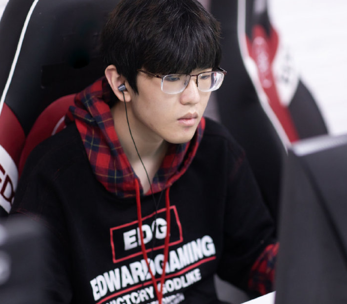 EDG究竟有多离谱？不让杰杰打训练赛还不够，还被识破P图欺骗粉丝！_骏嘉