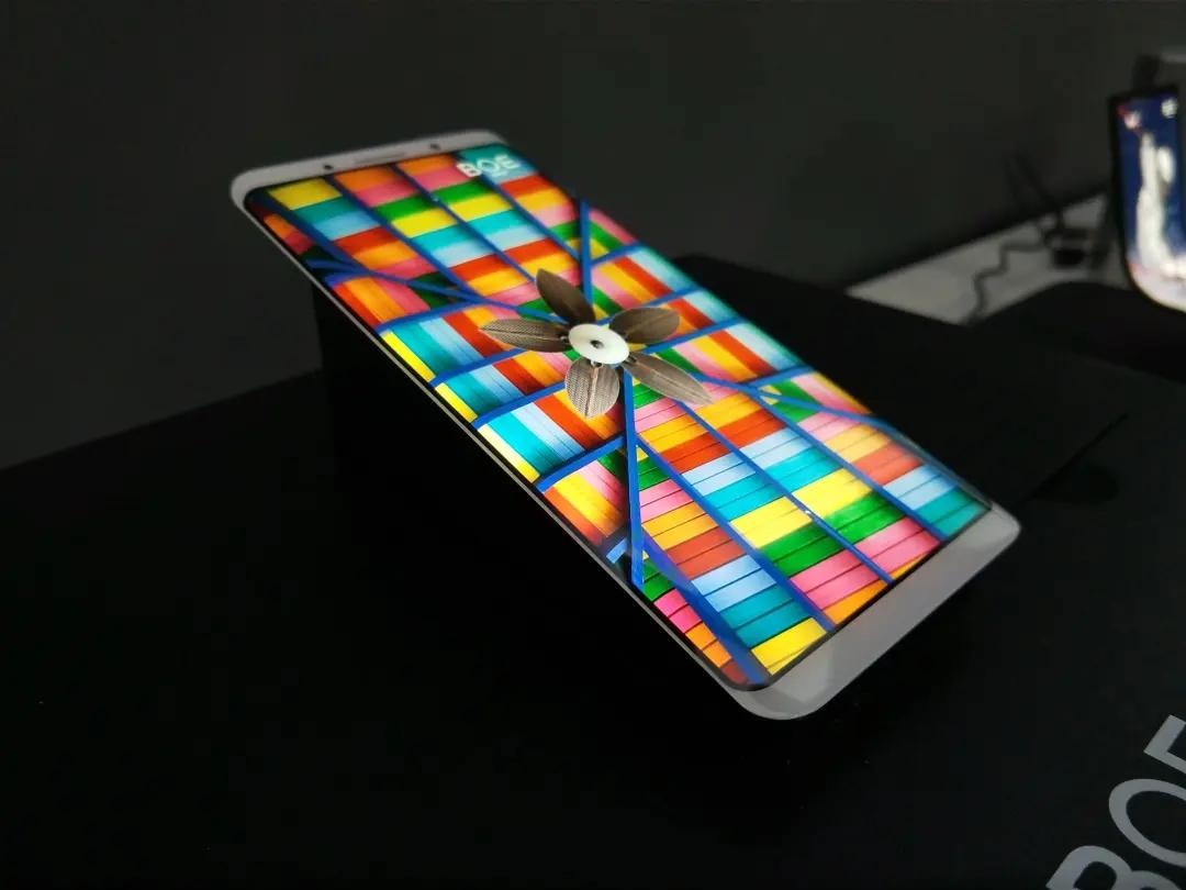 LCD和OLED的屏幕，原来差距这么大？看完你就清楚了！_优缺点