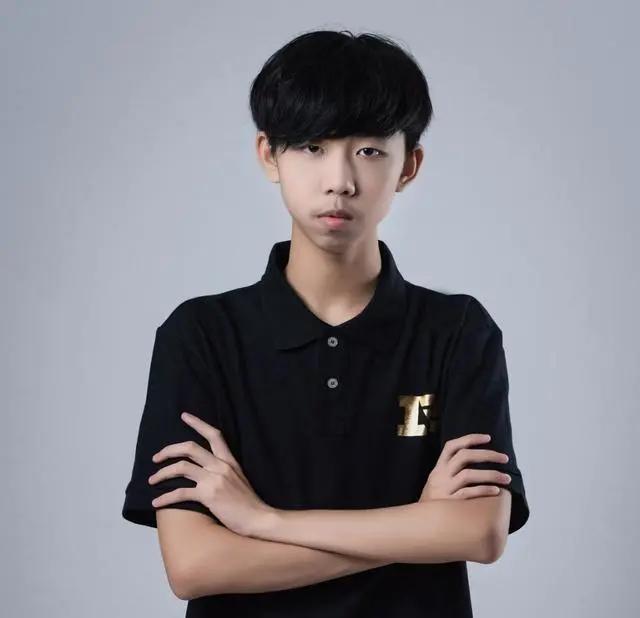 XDD被RNG起诉索赔5000W，韦神状告斗鱼胜诉，获赔300多W！_直播