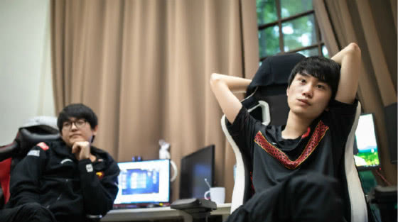 FPX的春季赛结局：当世界冠军再次面临涅槃重生_Phoenix