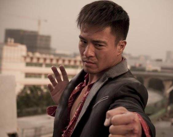 安志杰嘴上的疤伤，因拍戏时被一个不敬业的武师用道具大刀劈到_武打