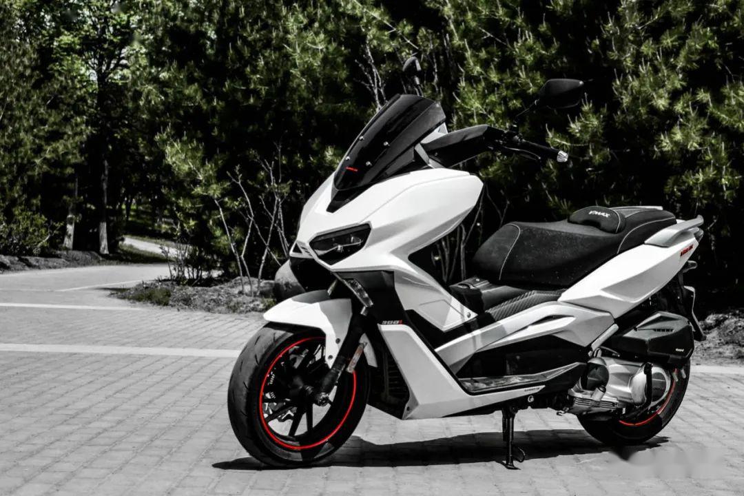 龙嘉也出踏板了？试驾VMAX ie 300丨把玩_搜狐汽车_搜狐网