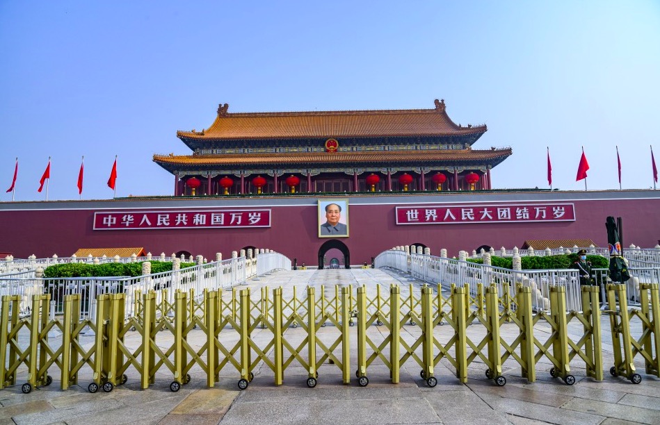 天安门广场红旗招展繁花似锦 一派祥和节日气氛-搜狐大视野-搜狐新闻