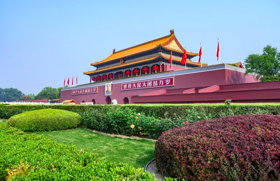 天安门广场红旗招展繁花似锦 一派祥和节日气氛-搜狐大视野-搜狐新闻