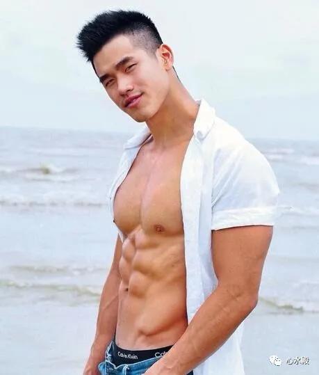 【池润九】Alex Chee眼睛小，肌肉却大块，网友希望他下海！-搜狐大视野-搜狐新闻